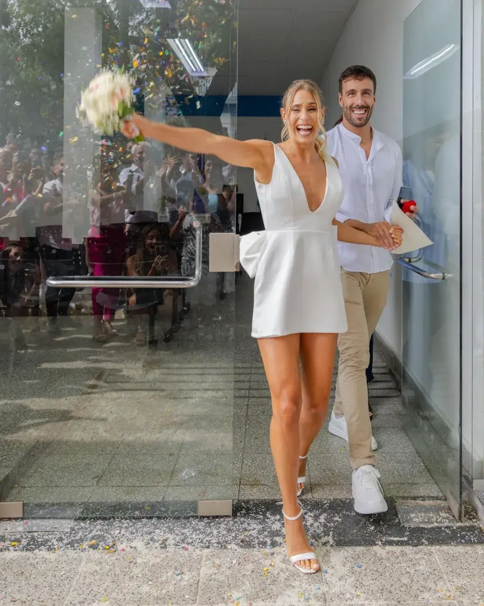 Juli Puente se casó con Facundo Miguelena: el mini vestido coquette que ...